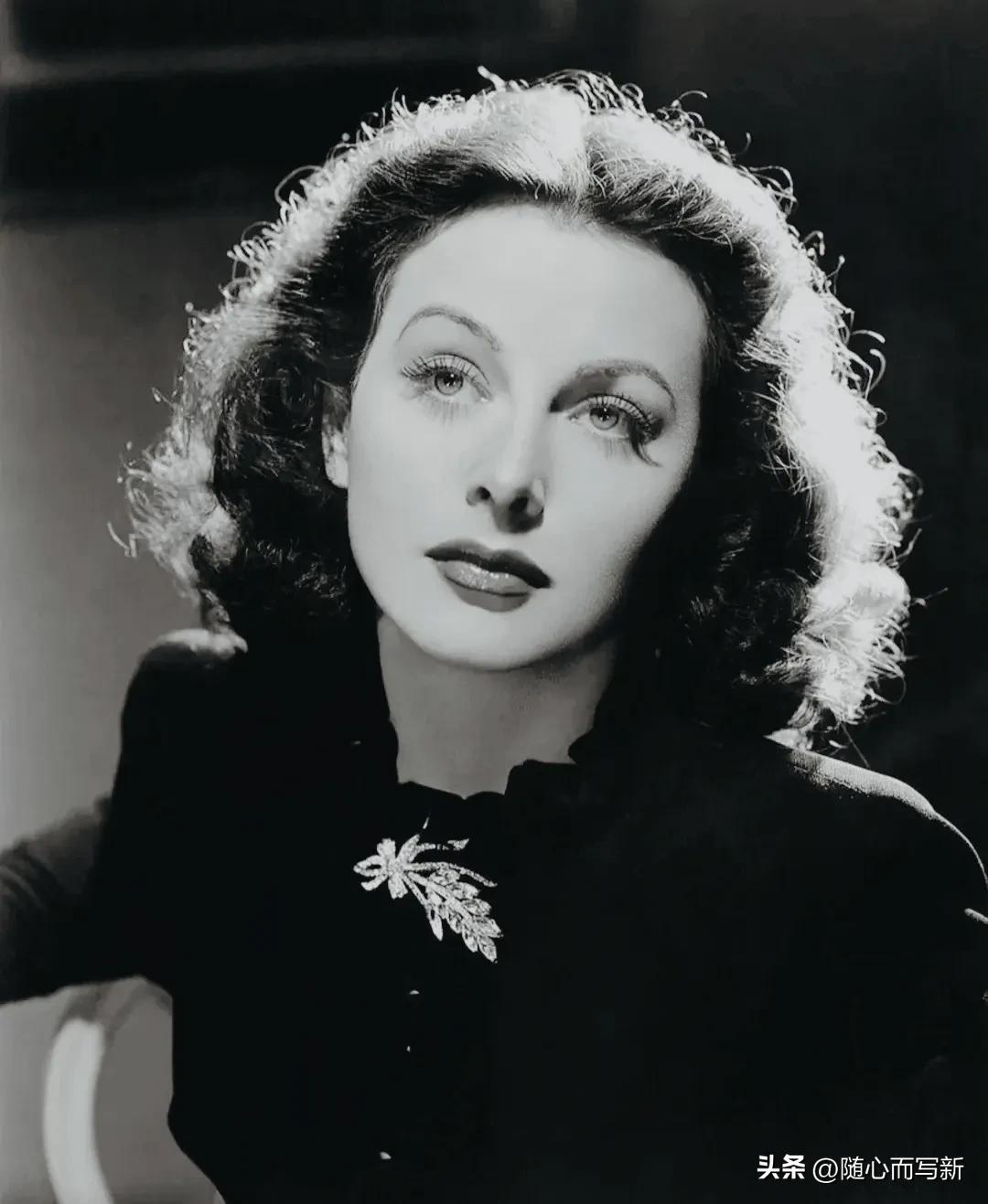 A Hollywood goddess who combines beauty, intelligence, and sexiness ...