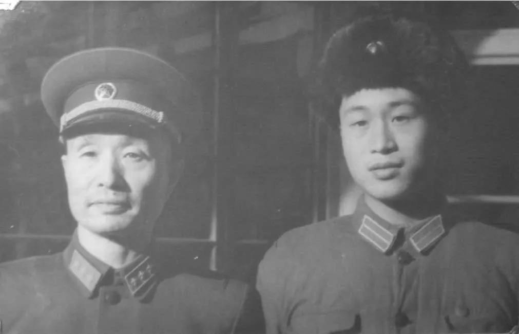 Zhang Aiping's son, Zhang Xiang, and his classmates approached Zhang ...