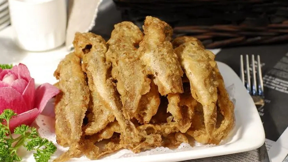 The super delicious method of small yellow croaker is golden in color ...