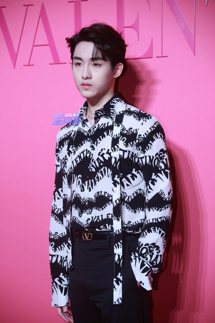 3.8 Male gods: Fu Longfei, Wang Yibo, Deng Lun, Dong Sicheng, Wang Junkai, Chen Zheyuan, Xu ...