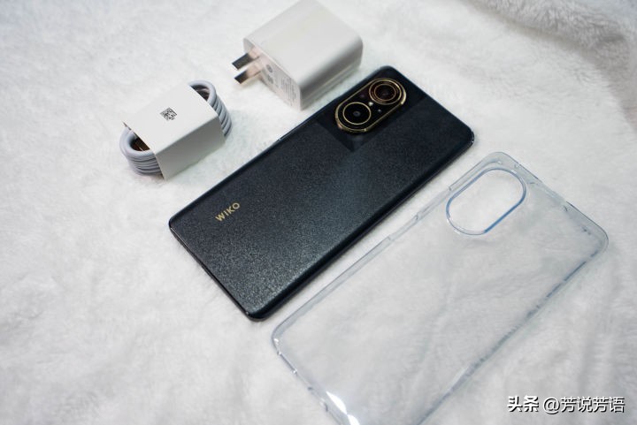 The first mobile phone of Huawei's Harmony ecosystem is here. Can you ...