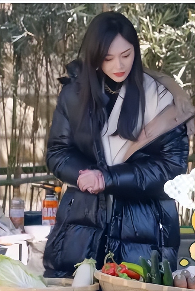 Tang Yan's official announcement for the first time as a resident ...