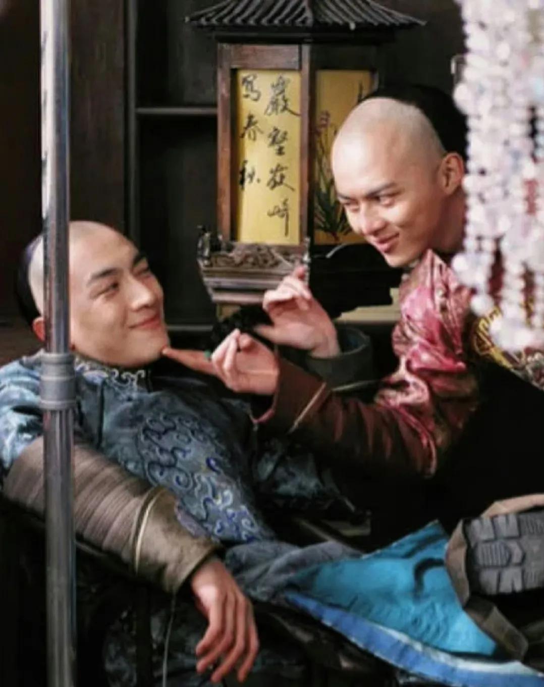 Travel through history and feel the superb performance of actors ...