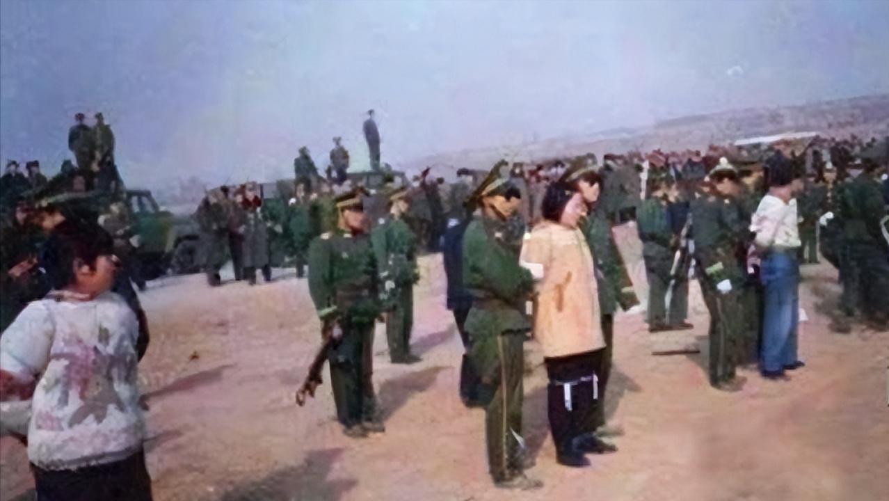 In 1991, Jia Wenre, the number one "devil" in Northeast China, murdered ...