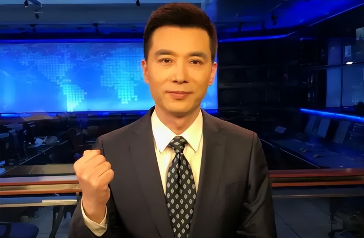 CCTV host Guo Zhijian: He joined CCTV at the age of 27, his son ...