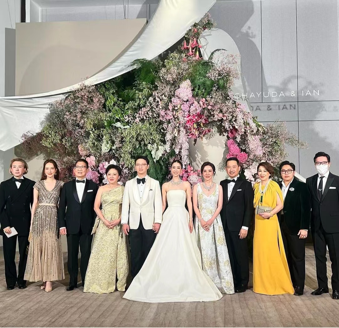 The Chinese daughter married the richest man, and she only wears one ...