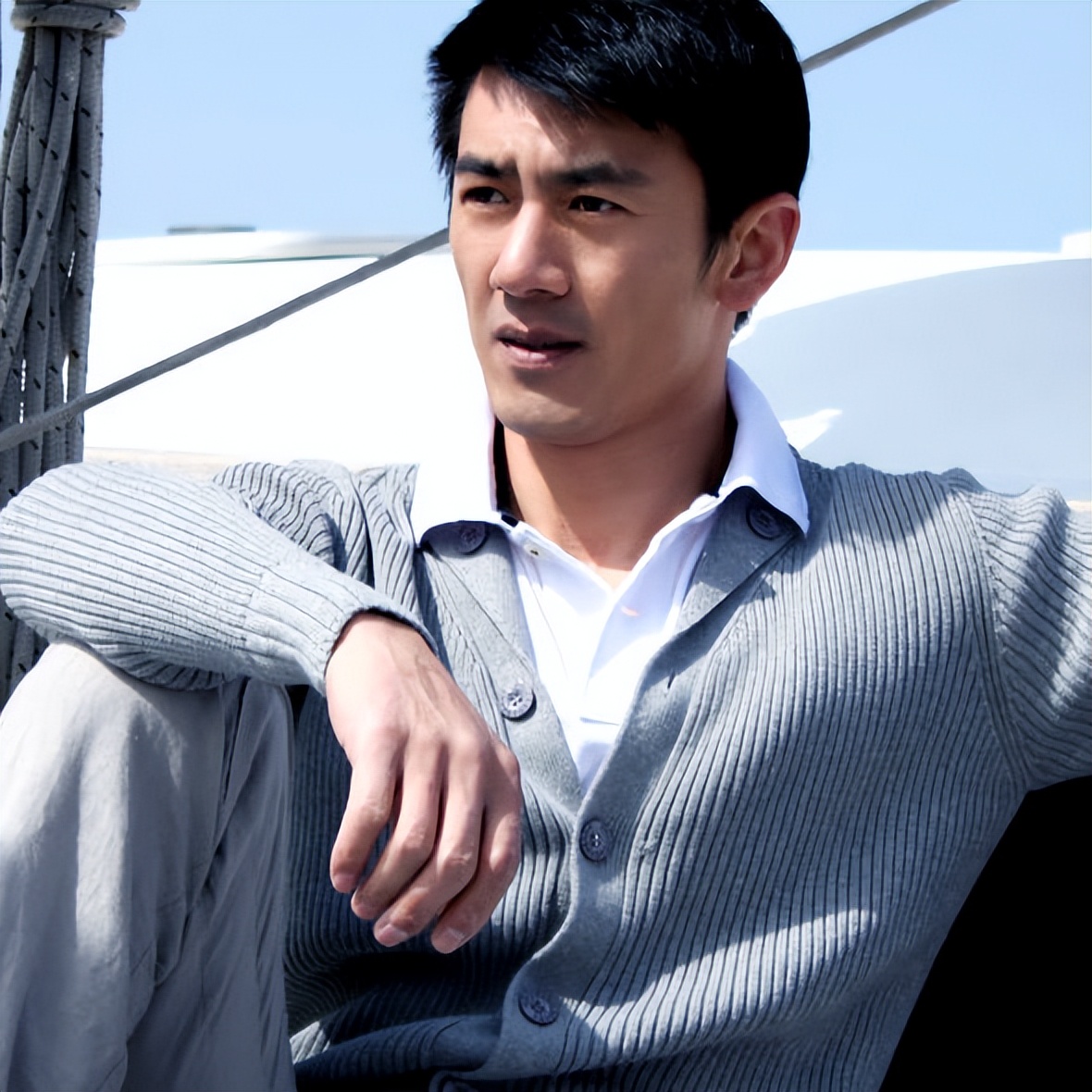 Ren Tianye: Abandoned by his mother at birth, raised a child for his ...