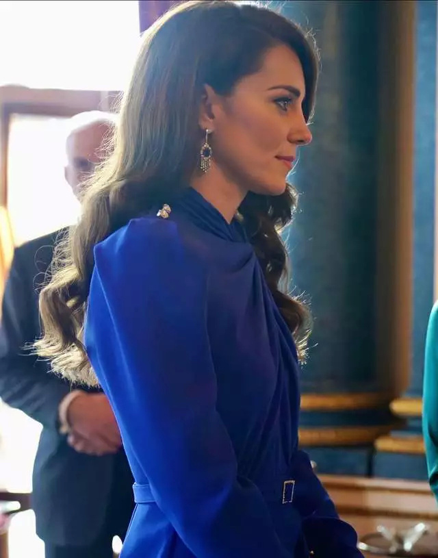 Camilla can't "have it all"! Support Queen Elizabeth, favor Kate ...