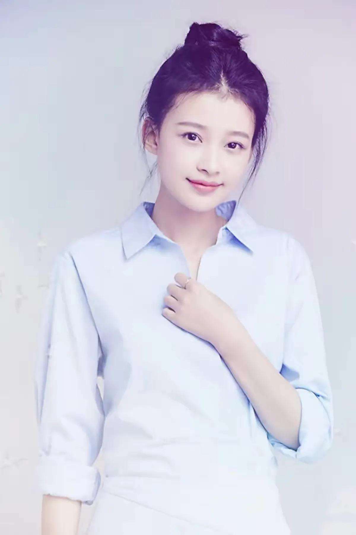 Sun Yimei has a wave of photos, she is young, elegant, intellectual ...