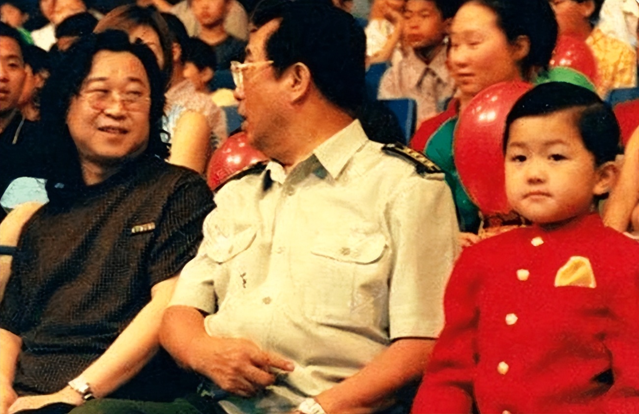 As soon as Li Tian walked out of the high wall, he seemed to be hidden ...