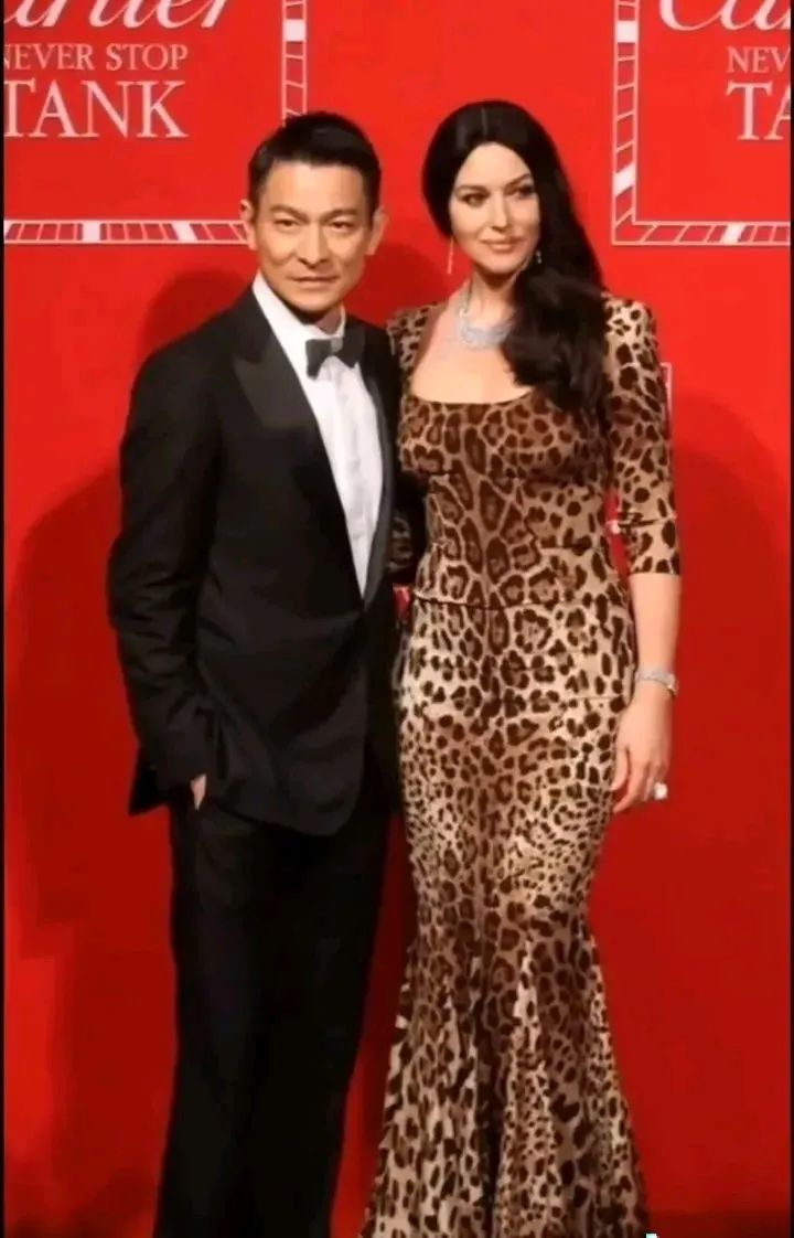 Xiao Jingteng proposed to a 50-year-old woman, Fan Weiqi lost contact ...