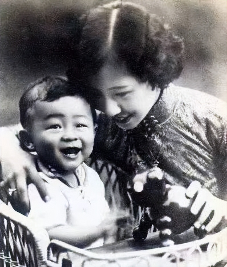 Puyi's sister Yun Ying: After liberation, she set up a street stall ...