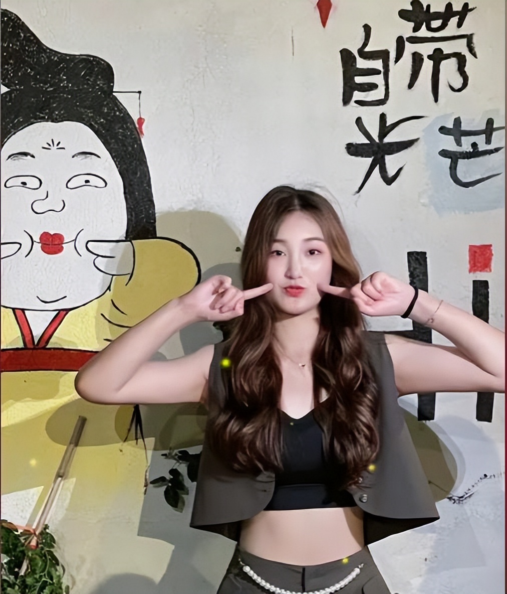 Zhu Xiaowei and Chen Meng kissed affectionately, more wedding photos were exposed one after ...