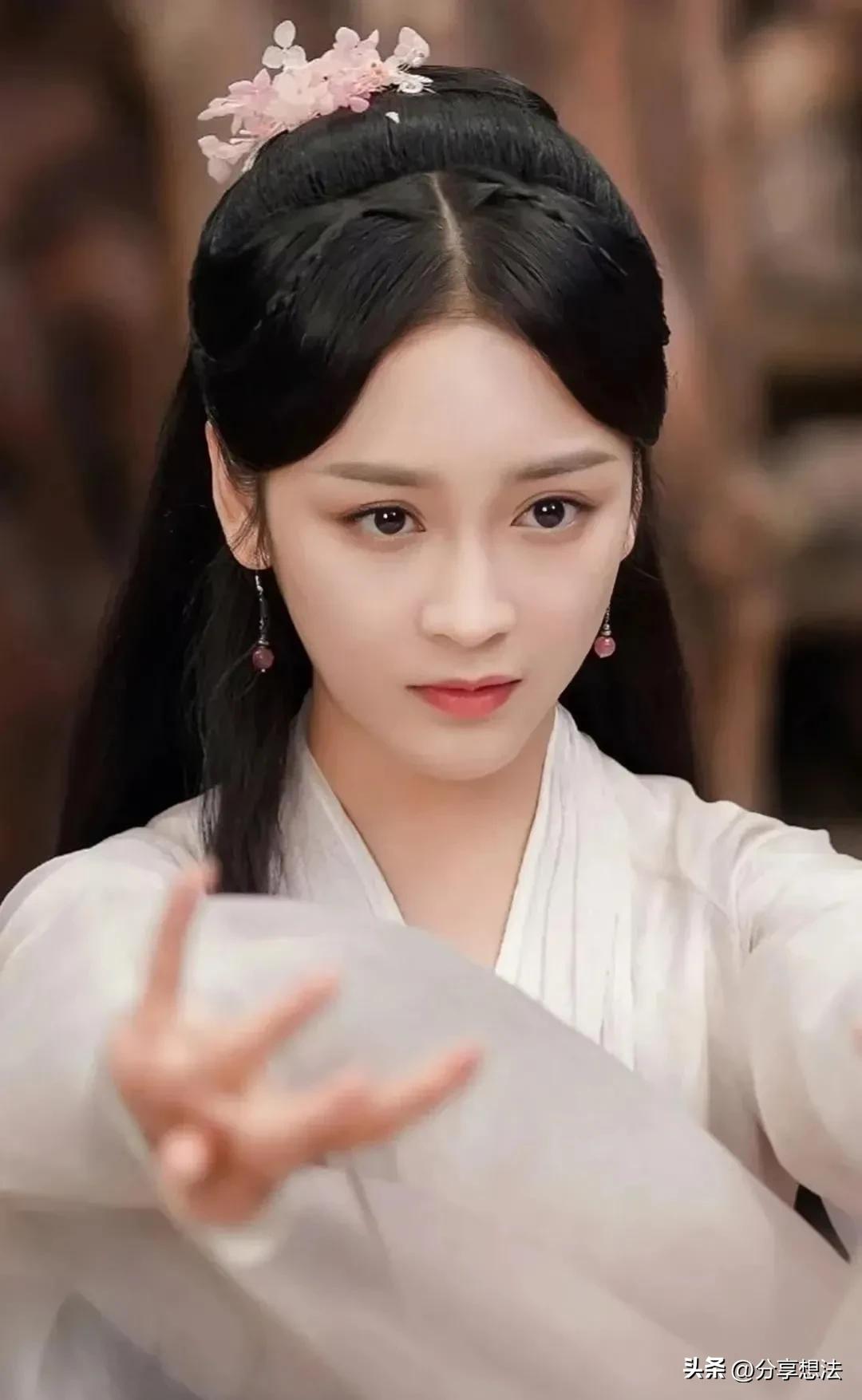 Wang Yifei costume wallpaper (2) - iNEWS