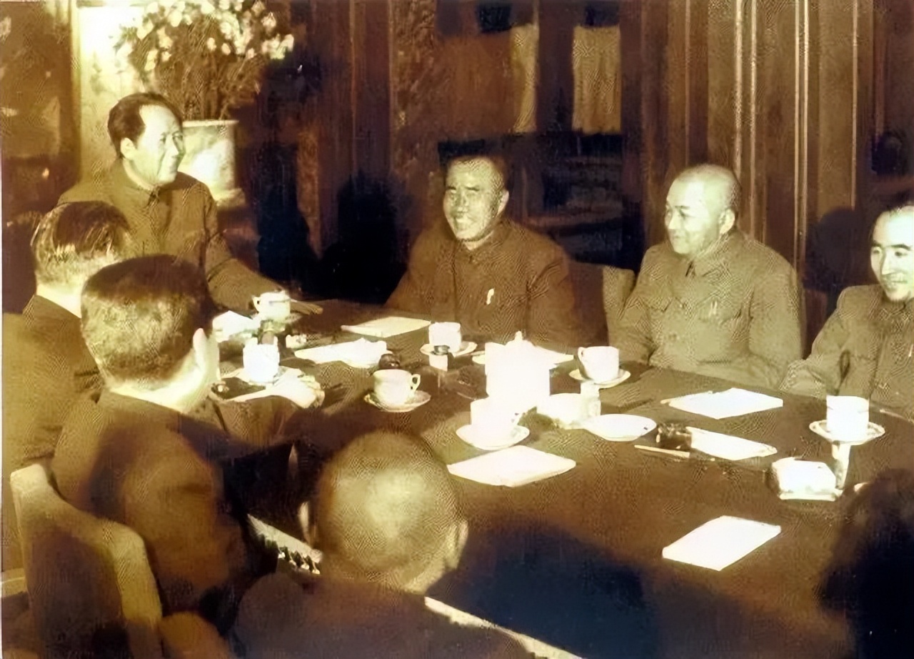 After the Lushan meeting, Peng Dehuai encountered difficulties and did ...