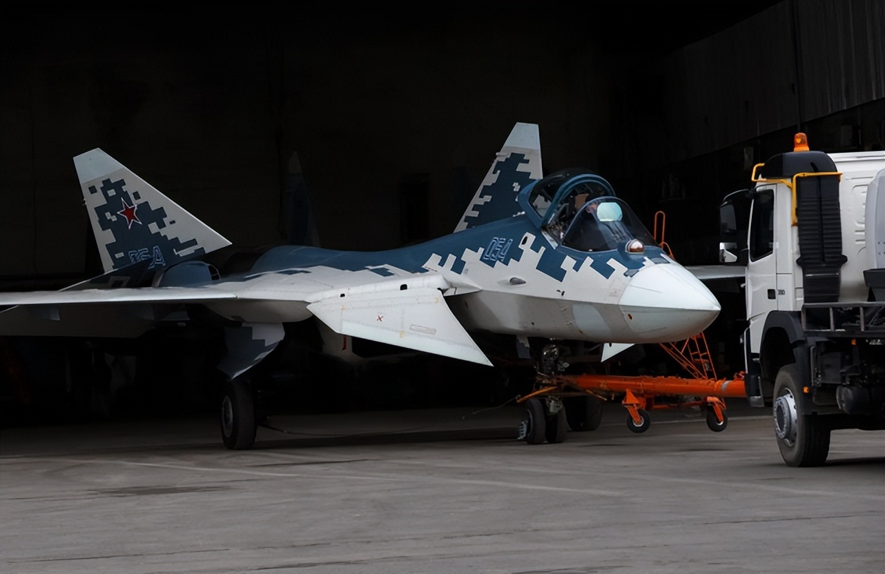 4 Russian Su-57s went to battle, formed a team to hunt down the ...