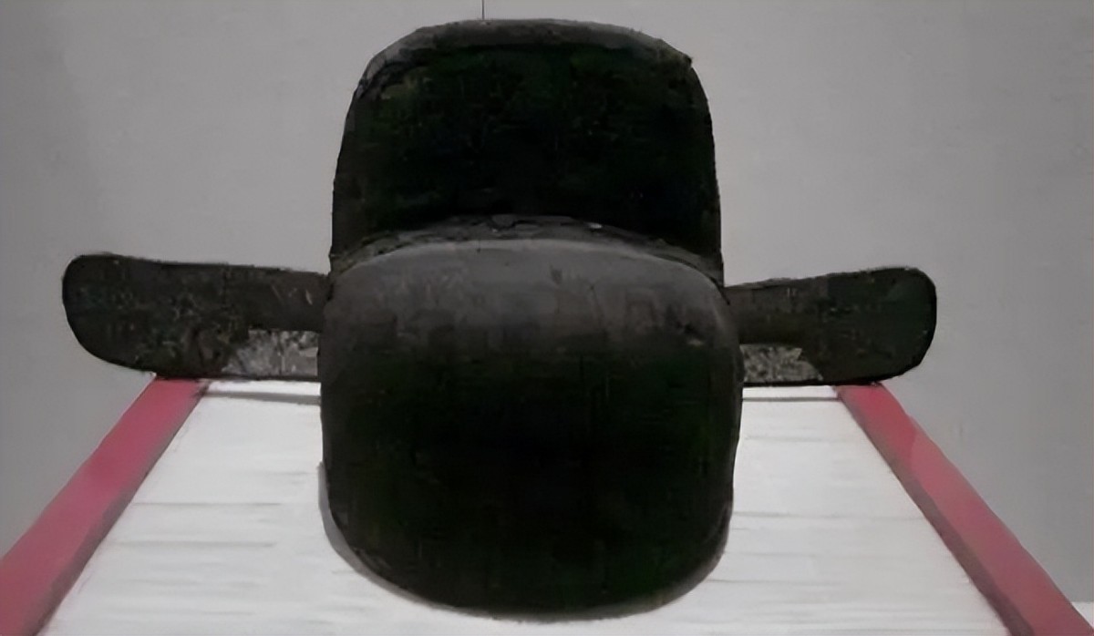 In 2009, a man brought a family heirloom "official hat" for ...