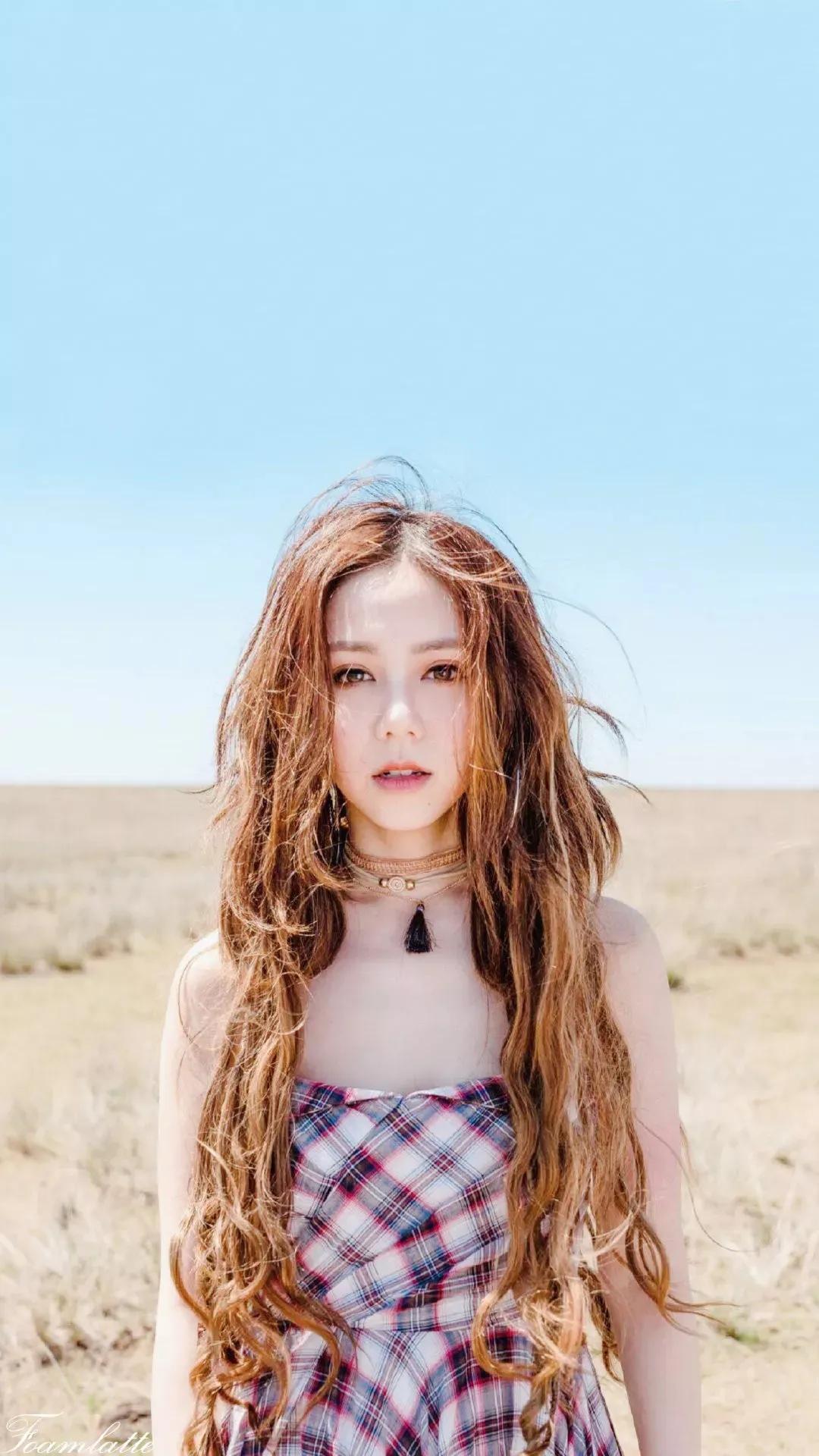 Deng Ziqi's beautiful picture is here~ The energy of the small body - iNEWS