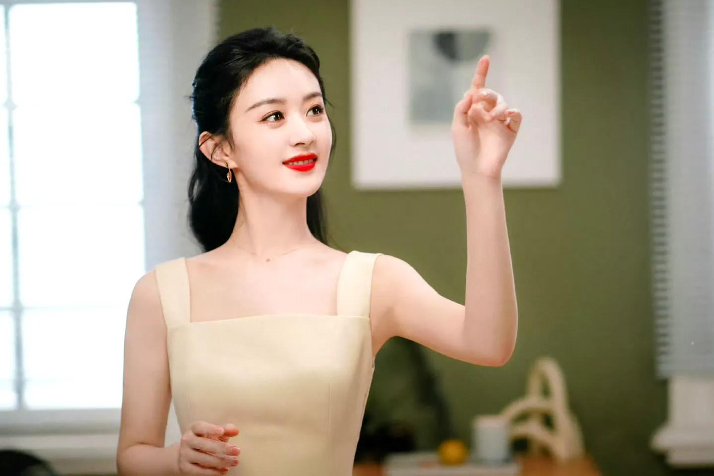 Zhao Liying yellow dress - iMedia