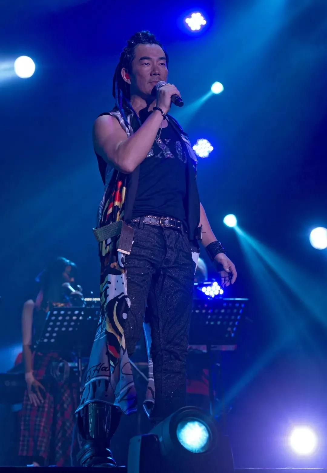 Tianwang singer Ren Xianqi - iMedia