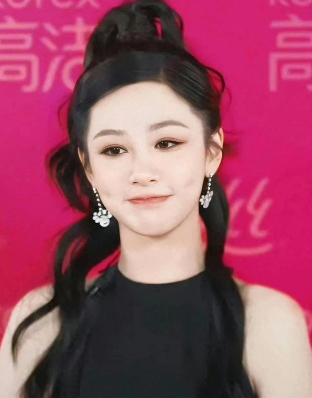 Yang Ziyan's new makeup style is overturned. Netizens commented: It's ...