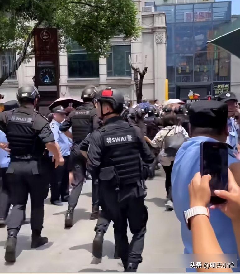 The scene on Wenzhou Pedestrian Street is speechless: Actress Yang Ying ...