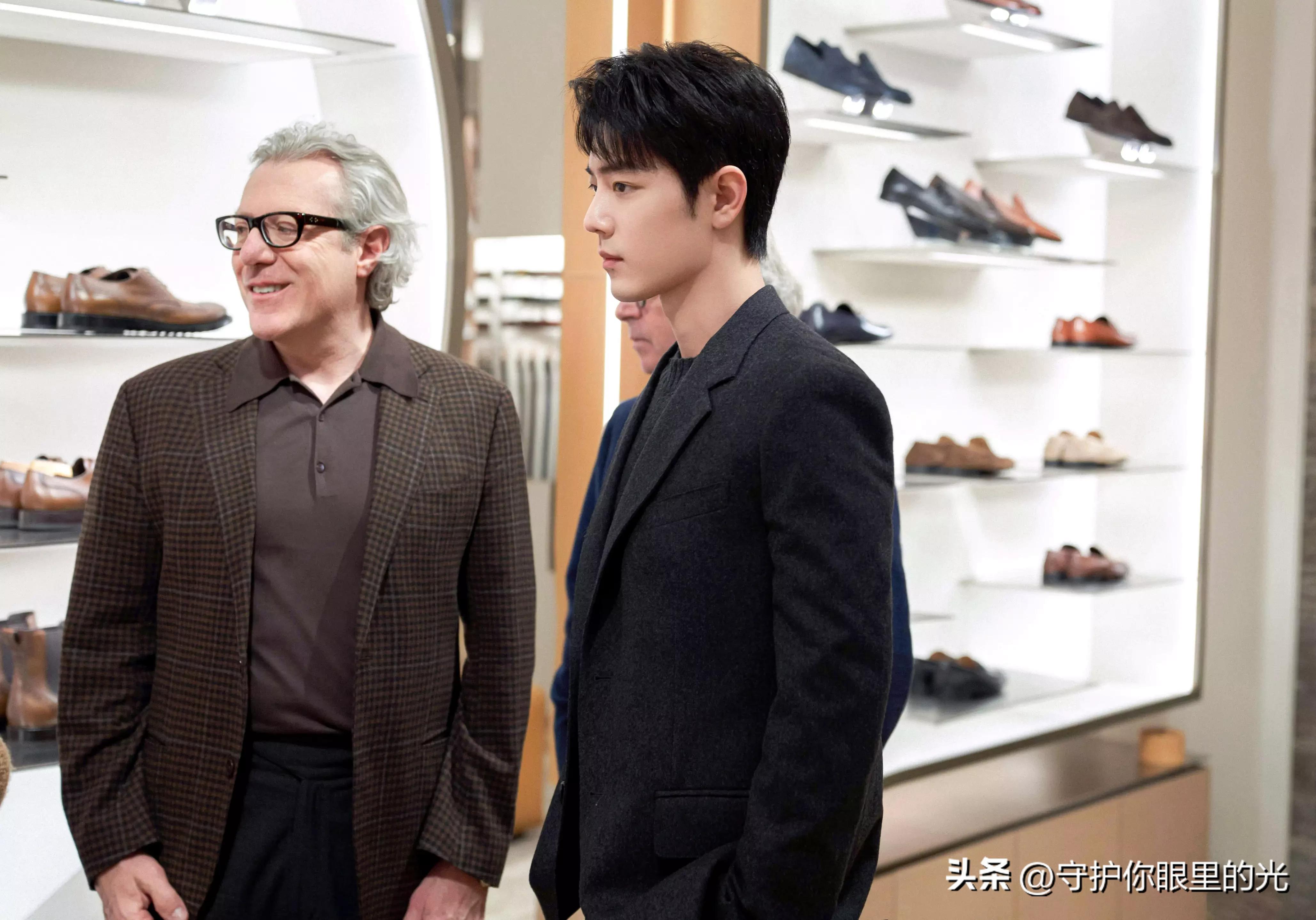 Xiao Zhan's Black Suit Modeling in Milan Fashion Week - iMedia