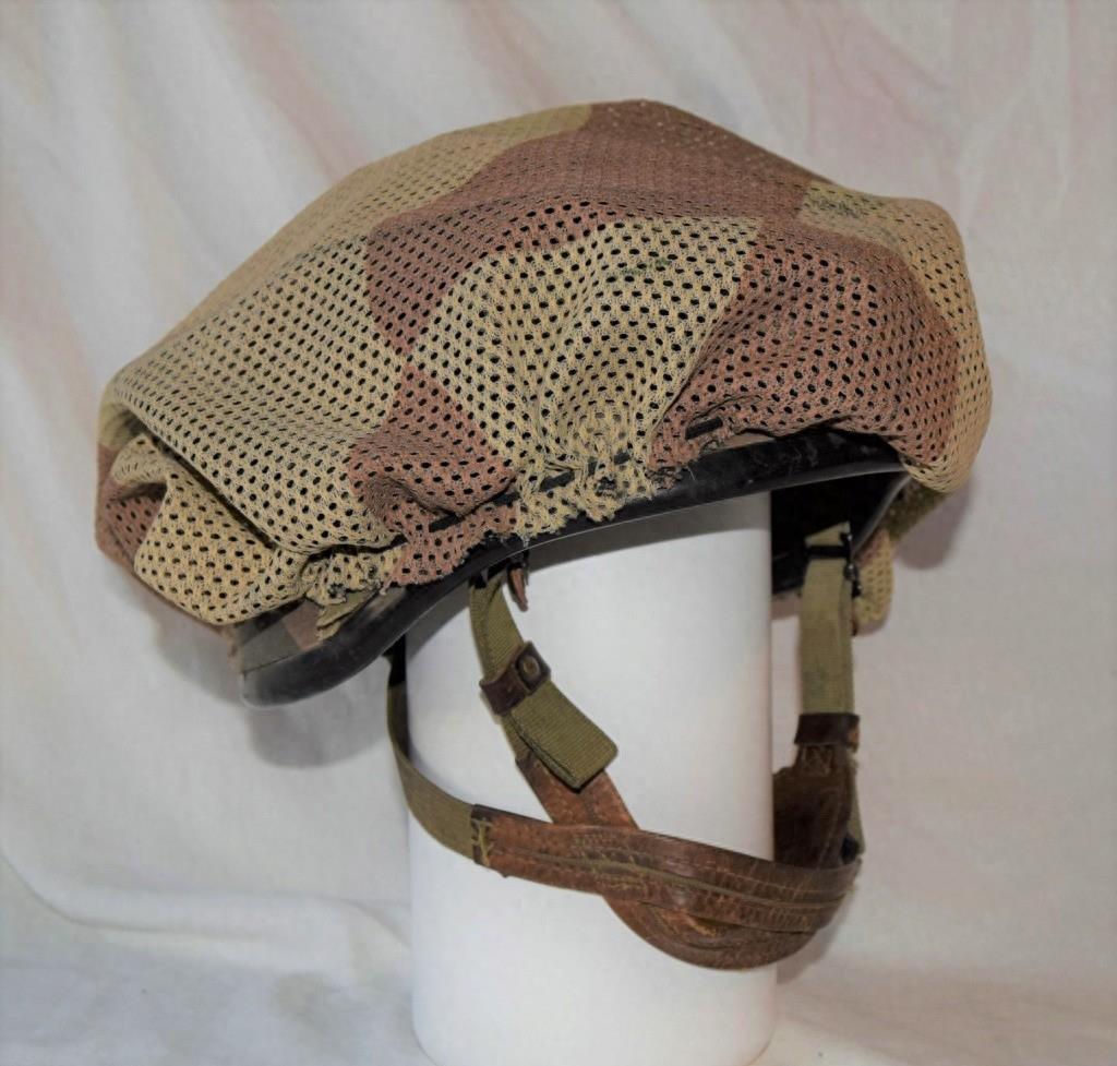 What kind of equipment do Israeli soldiers wear big hats? - iMedia