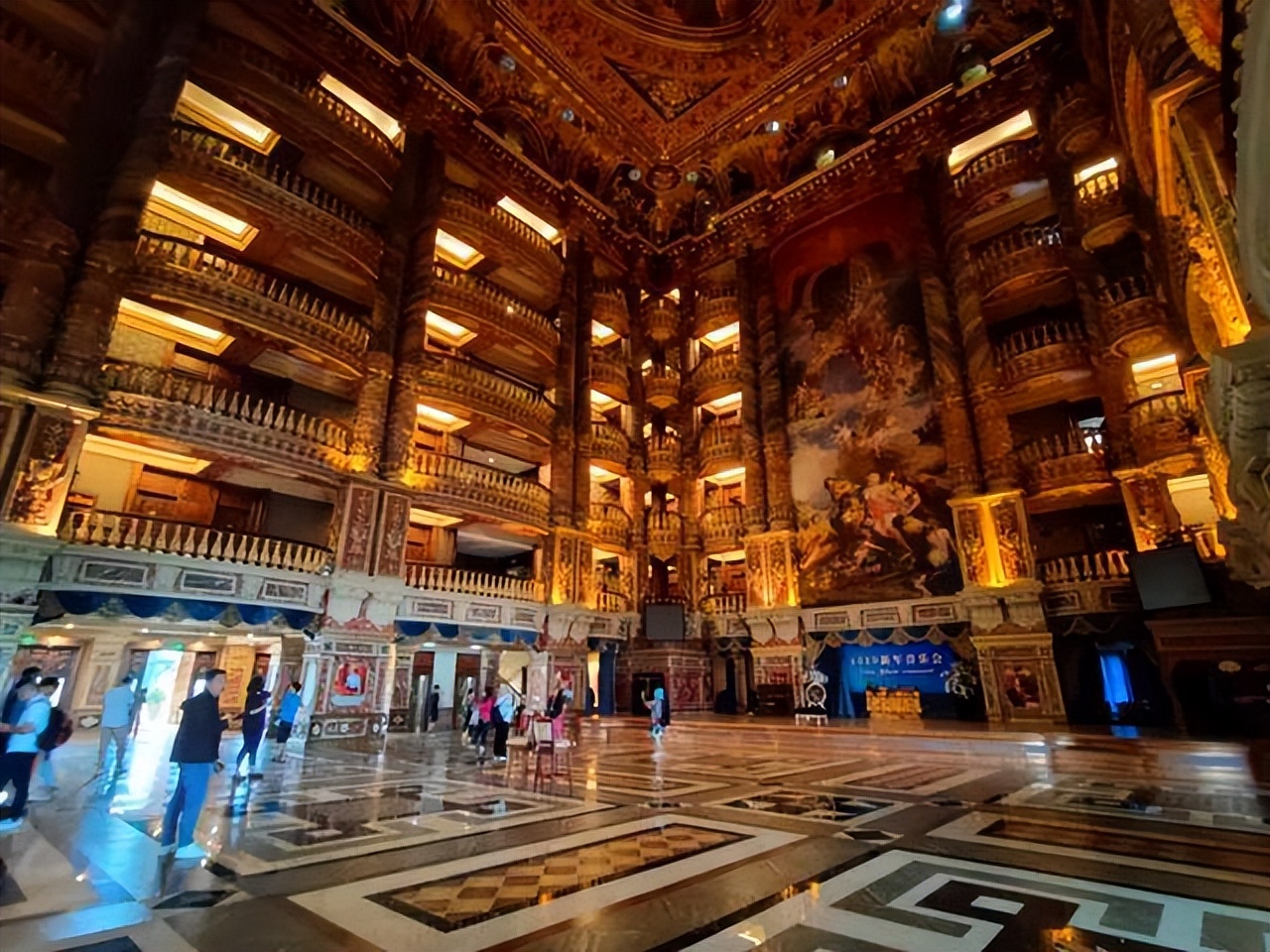 Five years ago, Shen Teng spent 20 million to rent the hotel, how is it ...