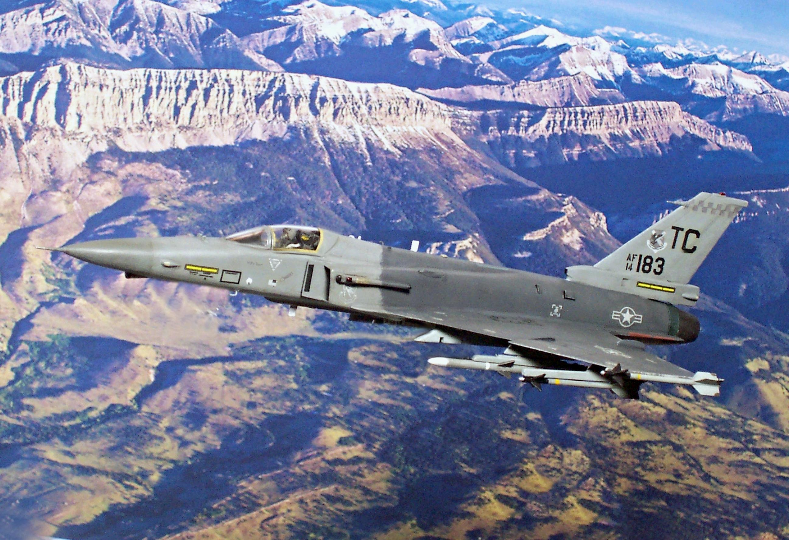 What the hell is this?Appreciation of Overhead Fighter Design (23 ...