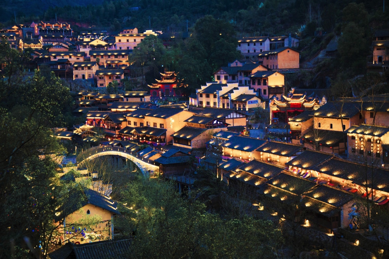 Take the darts and beat the Jinyiwei, parade the dragon dance and set ...