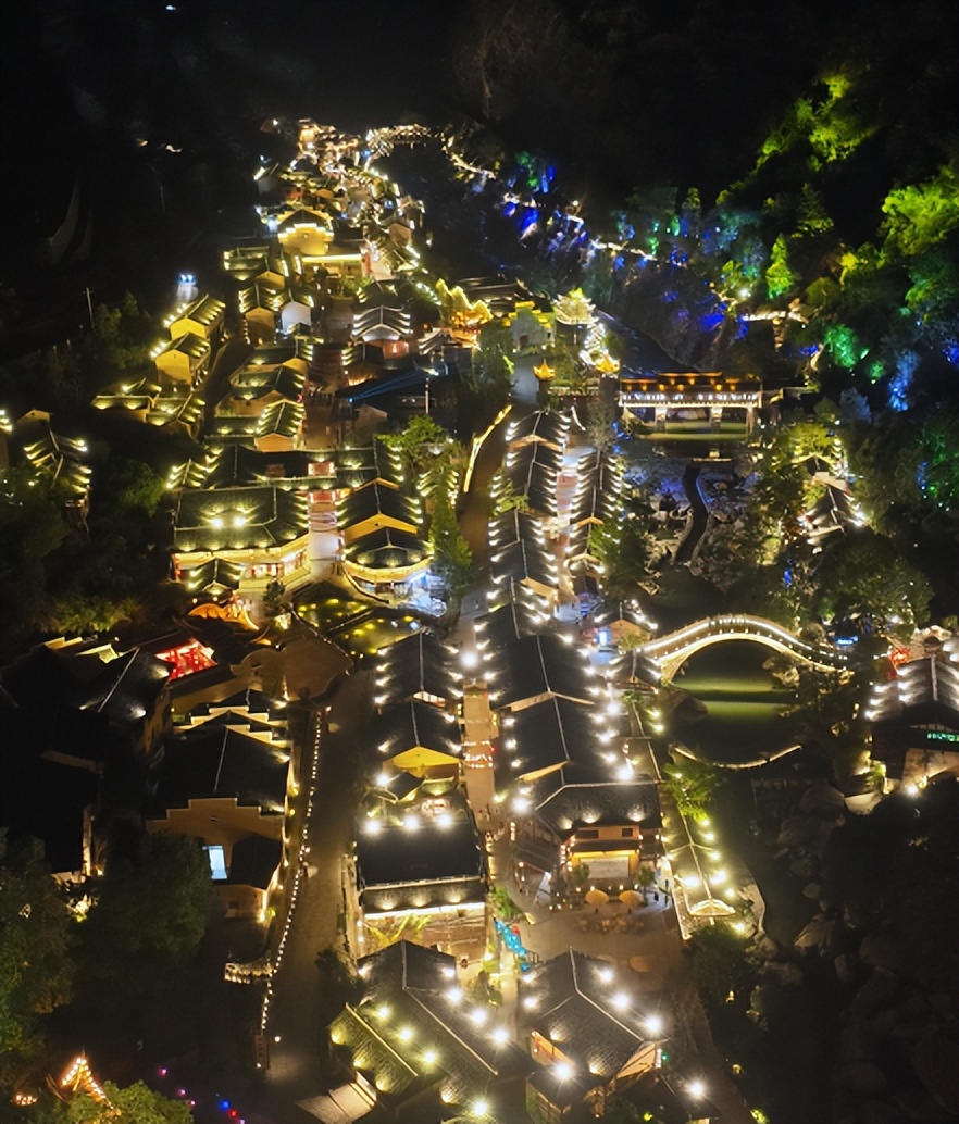 Shangrao, Jiangxi: a town built on a cliff - iNEWS