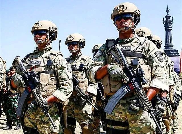 "Unlimited firepower" four rows of 300 rounds of large-capacity ...