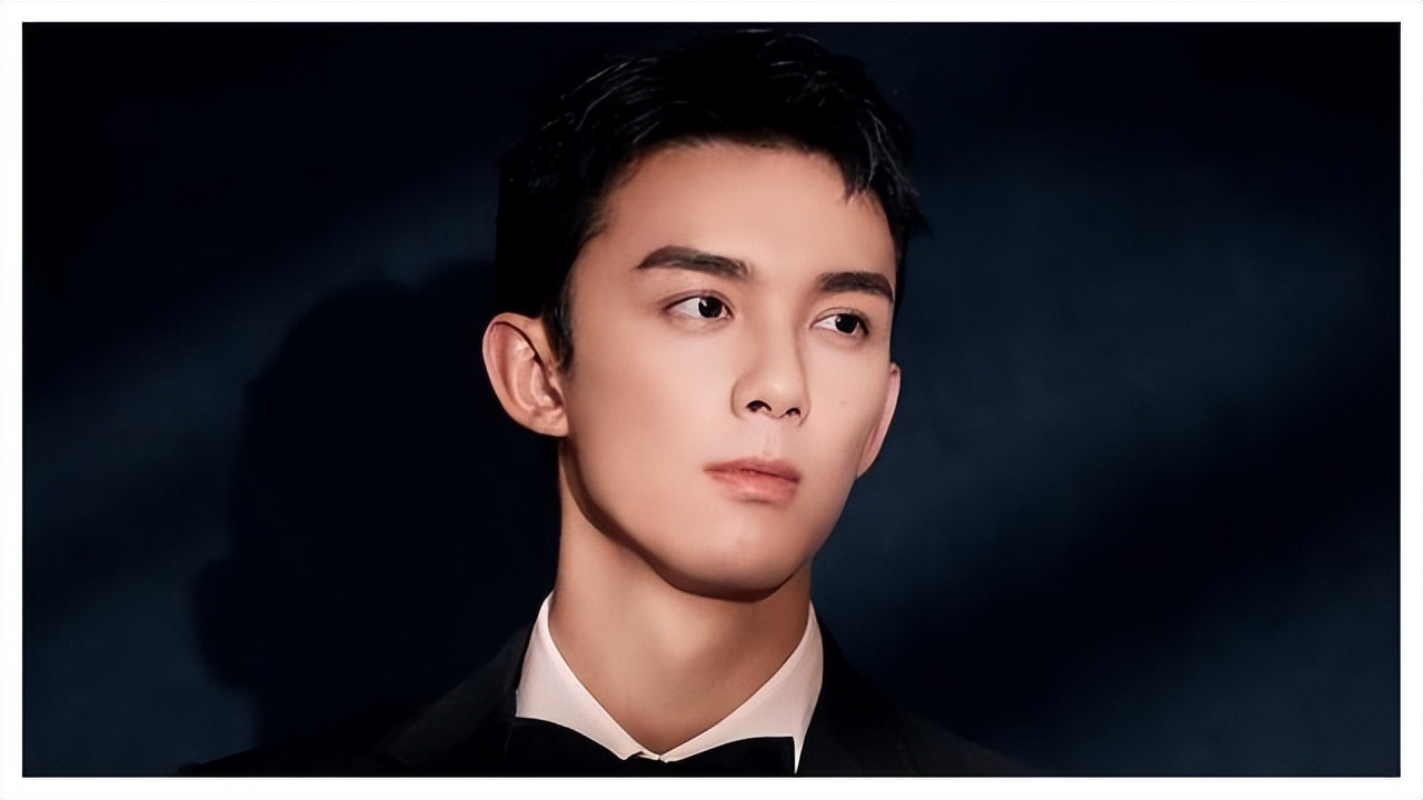 With long faces, many folds, and protruding mouths, these 8 male stars ...