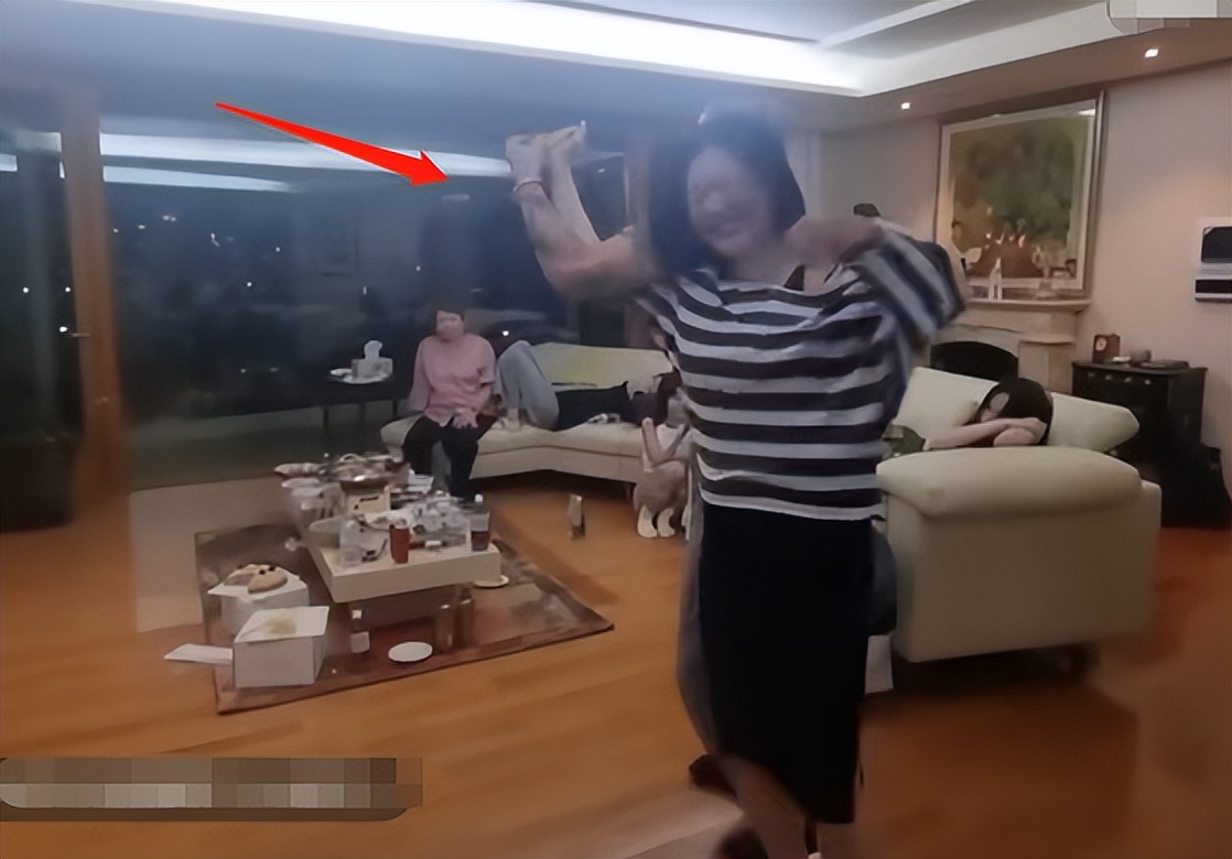 Intimate dance at Little SKoo Jun-yup's house! Mother-in-law and daughter watched with cold eyes ...