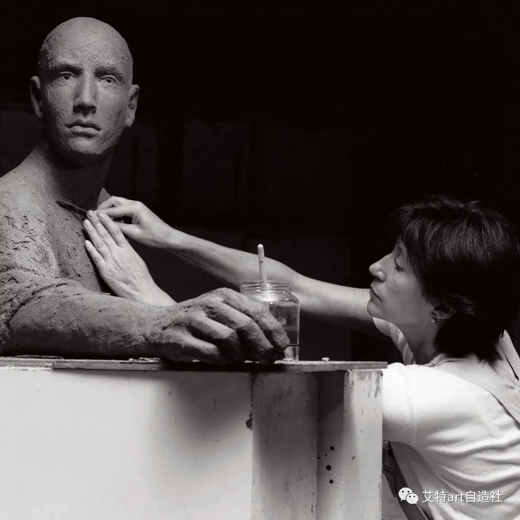 Figure sculptures interpreted by Hannek Beaumont - iMedia