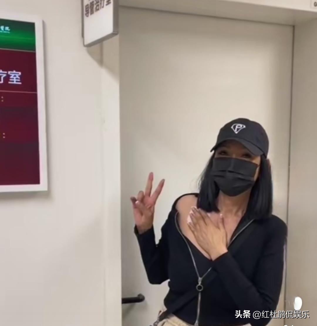 57-year-old singer Zhang Mi has been fighting against double cancer for ...