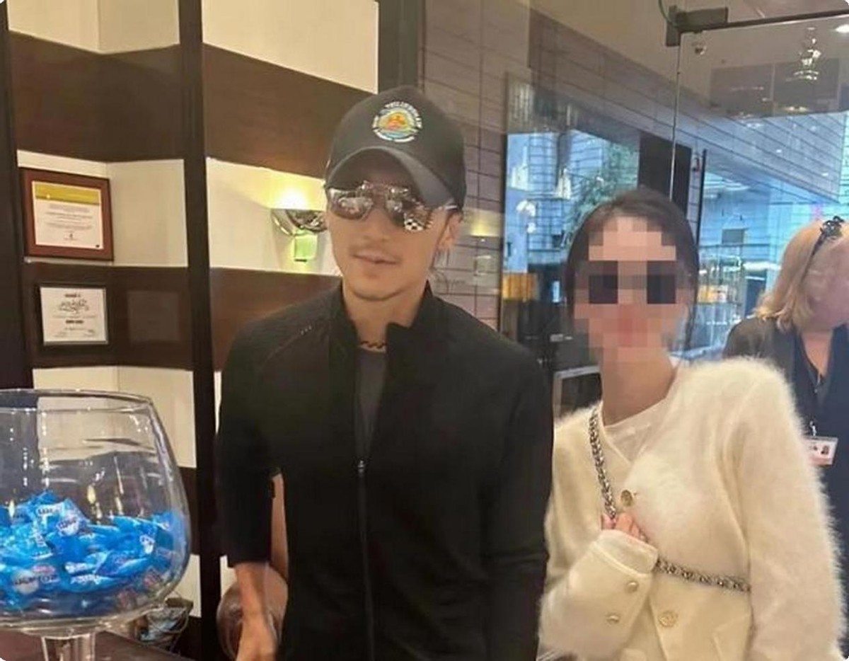 Nicholas Tse rarely travels with his eldest son! Multiple frontal photos of Lucas were exposed ...