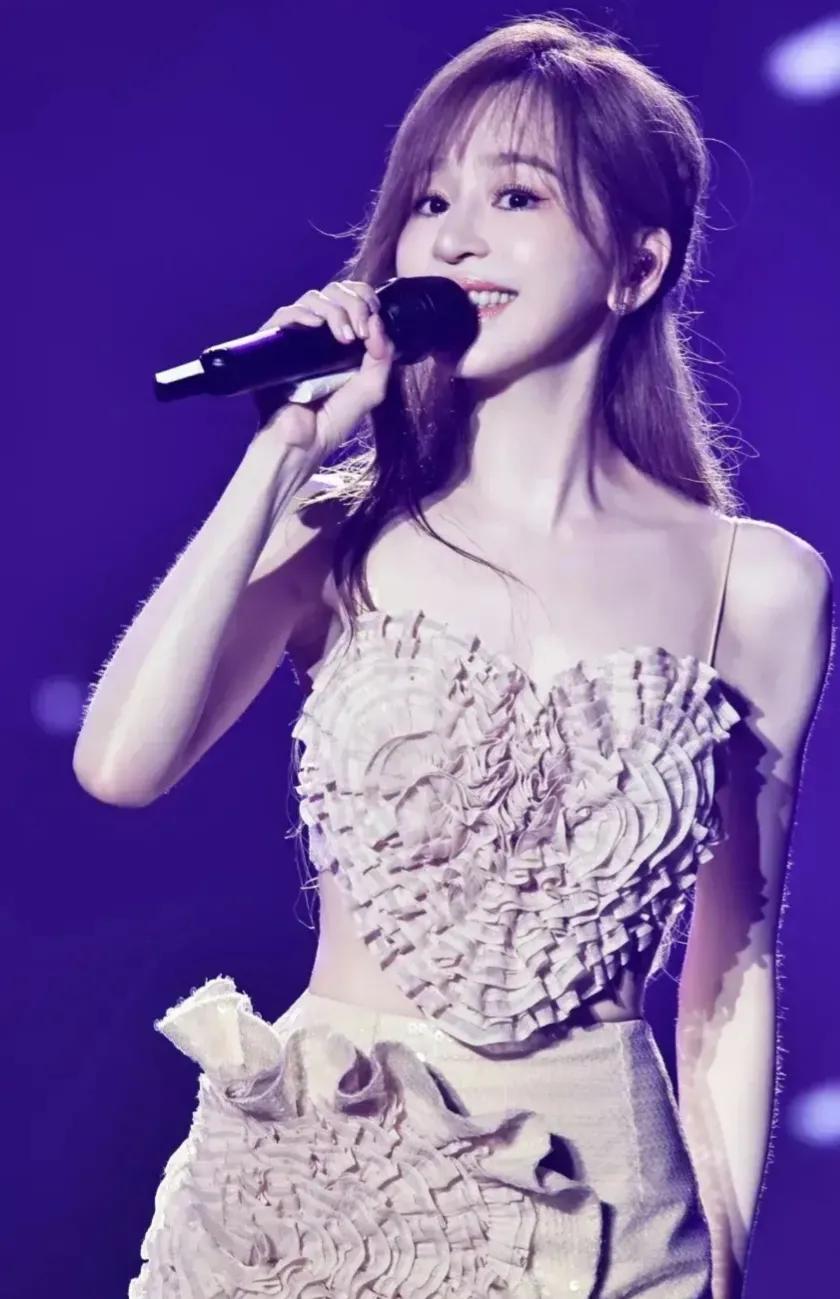 Wang Xinling's performance in Sanya is in good condition. She is thin ...