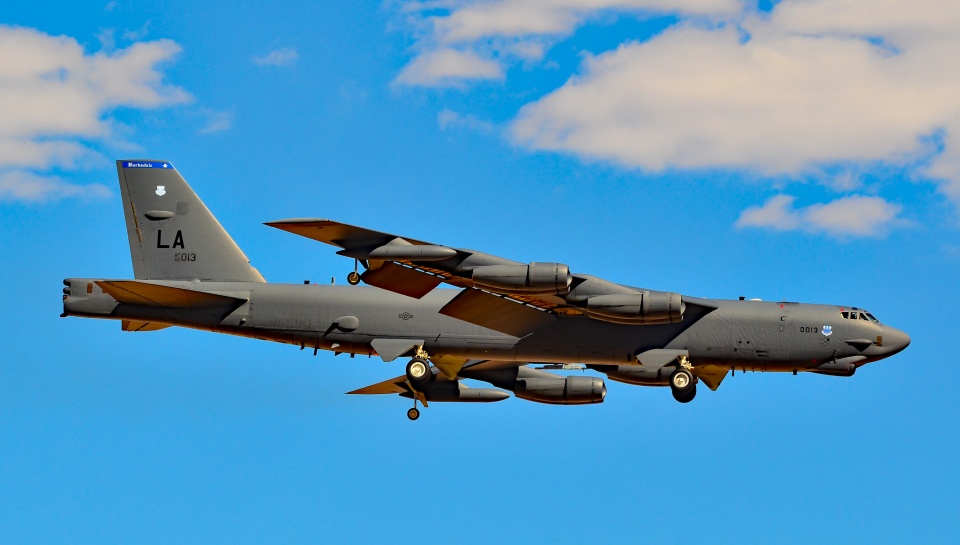 How big is the B2 stealth bomber? Only when it is in the same frame as B52 and B1B, it is ...