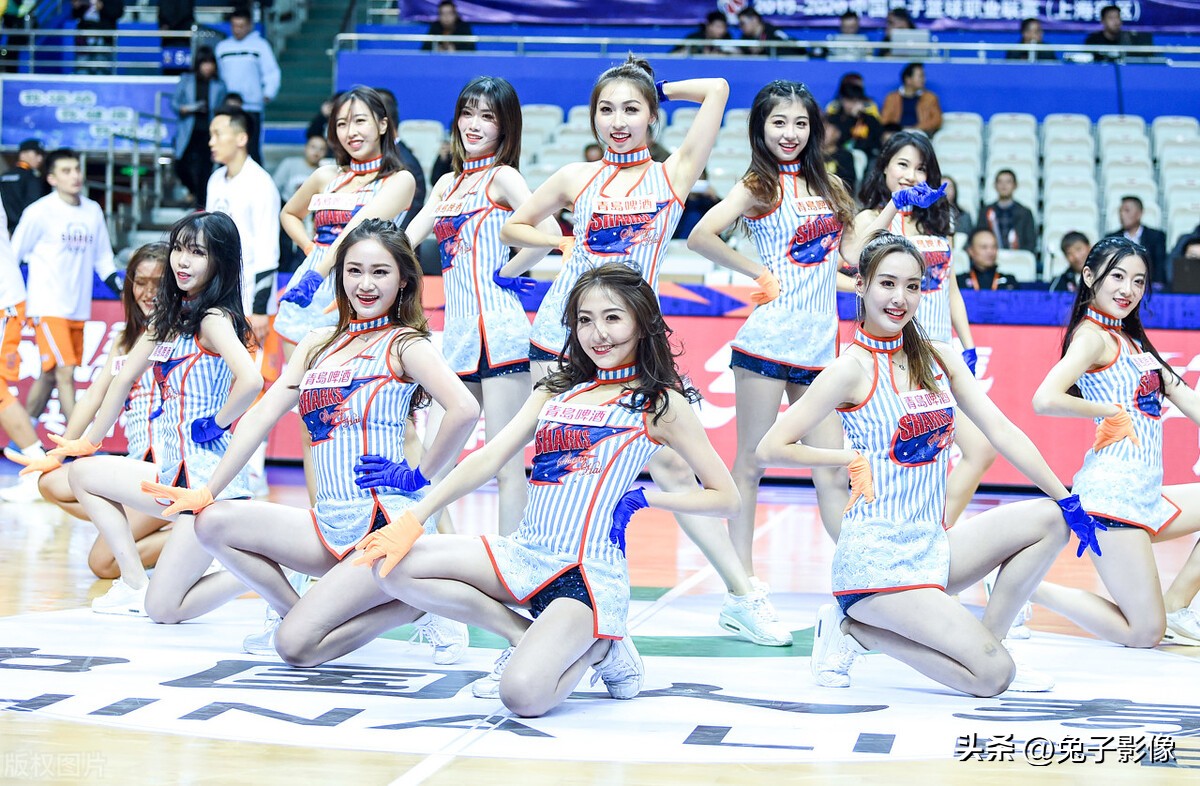 Count the world-renowned cheerleaders and what professional qualities ...