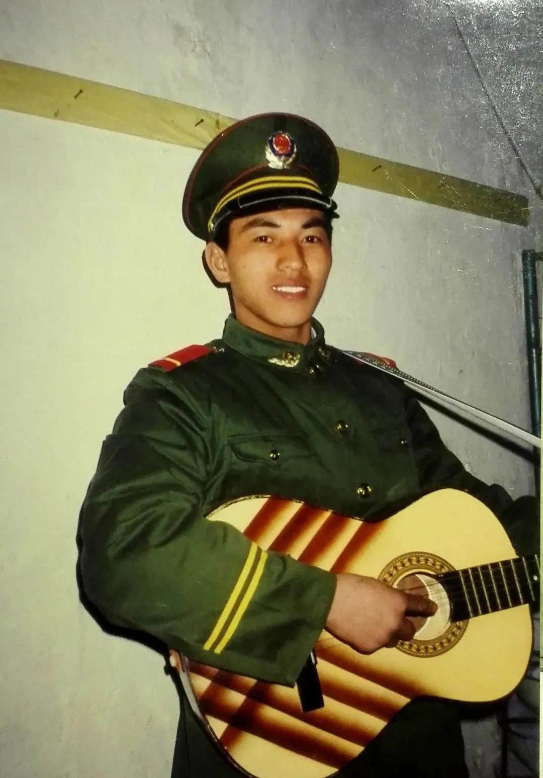 Danfeng Zhangjie To old comrade Ah Zhen - iNEWS