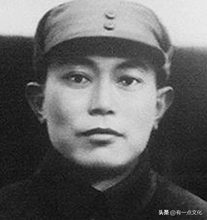 In 1976, when Li Xiannian visited Ye Jianying, Ye Jianying put a ...