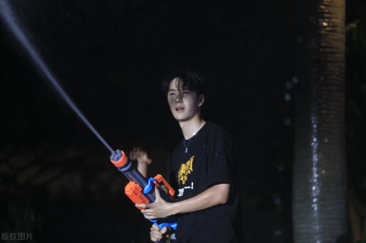 Wang Yibo, Dapeng and Huang Bo promoted the movie "Enthusiasm", Yibao ...