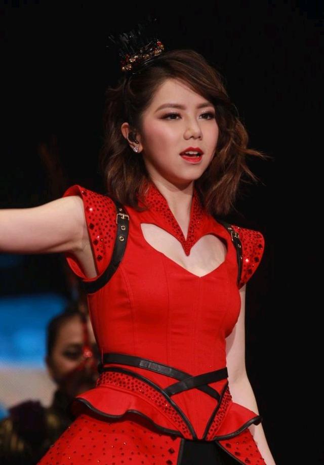 Warner Music and Deng Ziqi jointly released a new album, Deng Ziqi's ...