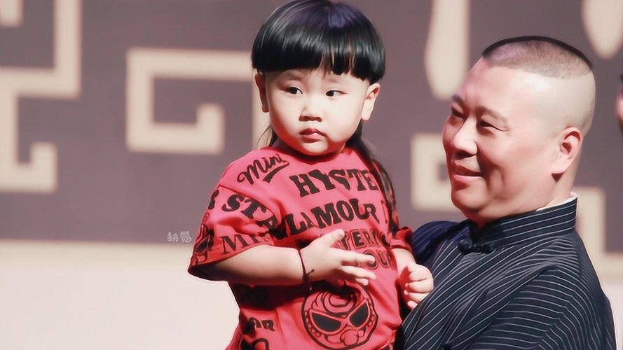 Guo Degang's wife, Wang Hui, is so fat that people worry about it. She ...