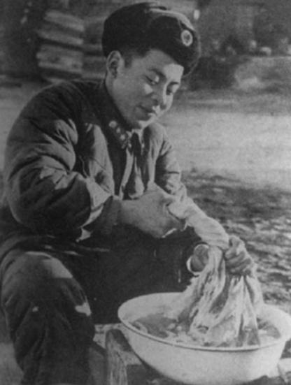 Learn from Lei Feng's good example - serve the people and look forward ...