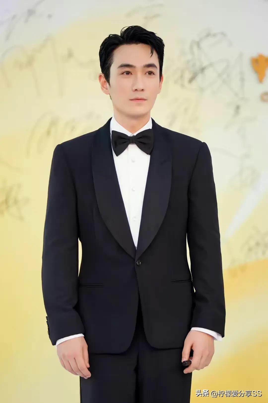 Zhu Yilong, the elegant son who walked out of the painting, come in and ...