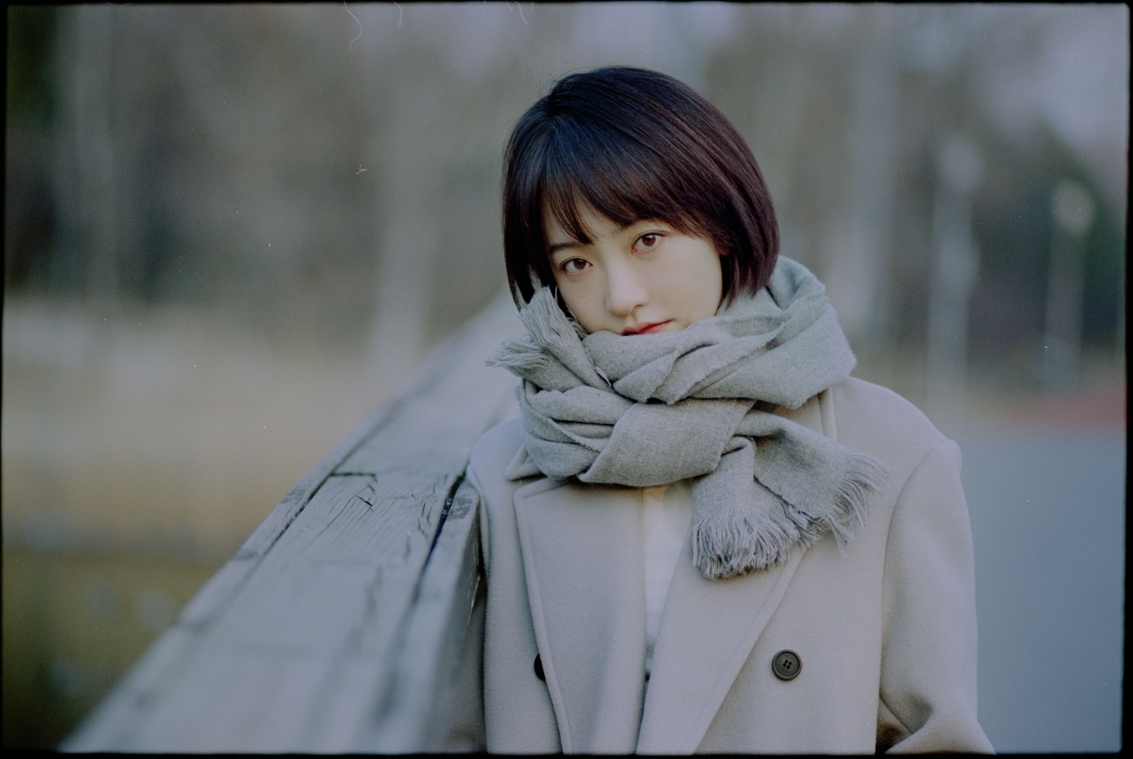 Cheng Fan's literary style photo shows the cold and alienated eyes when ...