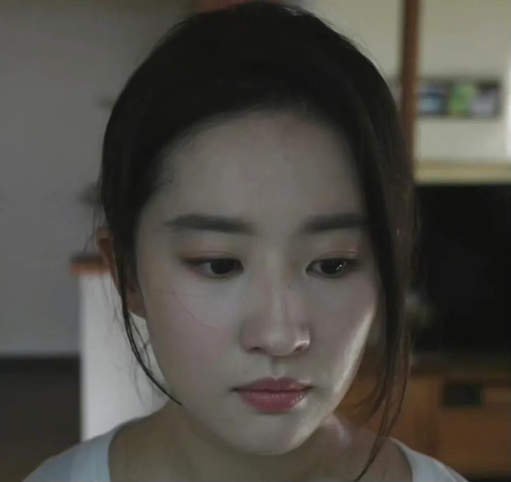 Liu Yifei's real state at the age of 35!The skin texture is clear, no ...